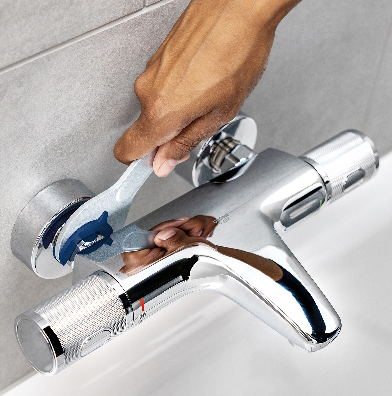 GROHE QuickSpanner for easy thermostat installation